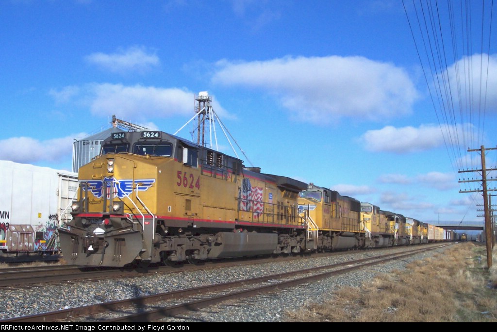 UP 5624 leads eastbound freight